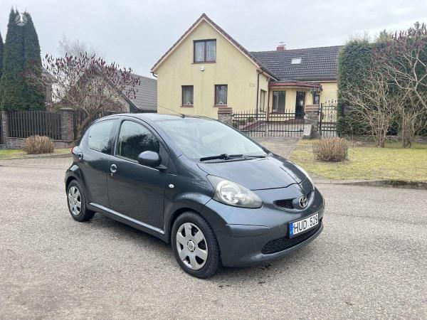 Grey Toyota Yaris 2009 in Vilnius, with an engine capacity of 1.40 L and mileage of 259 thousand km for 1600 €, photo 4 on AUTOMOTO.COM.LV