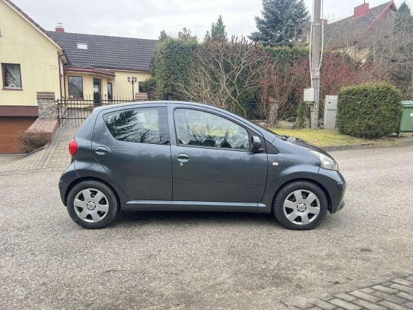 Grey Toyota Yaris 2009 in Vilnius, with an engine capacity of 1.40 L and mileage of 259 thousand km for 1600 €, photo 5 on AUTOMOTO.COM.LV