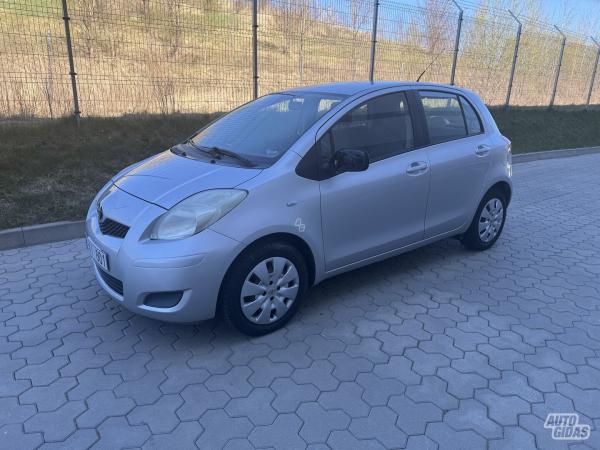 Pelēks Toyota Yaris 2009 Viļņa, ar dzinēja tilpumu 1.30 L un nobraukumu 265 tūkst. km par 2600 €, foto 2 vietnē AUTOMOTO.COM.LV