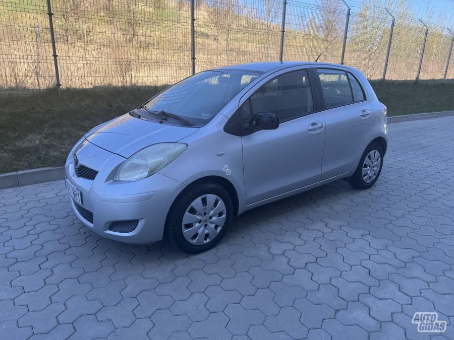 Grey Toyota Yaris 2009 in Vilnius, with an engine capacity of 1.30 L and mileage of 265 thousand km for 2600 €, photo 3 on AUTOMOTO.COM.LV