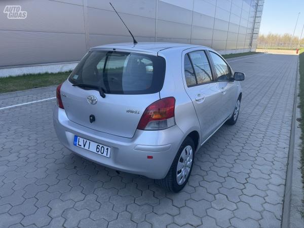 Pelēks Toyota Yaris 2009 Viļņa, ar dzinēja tilpumu 1.30 L un nobraukumu 265 tūkst. km par 2600 €, foto 7 vietnē AUTOMOTO.COM.LV