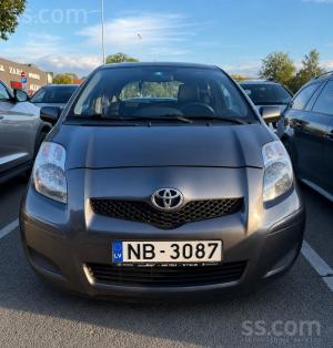 Grey Toyota Yaris 2009 in Riga, with an engine capacity of 1.30 L and mileage of 163 thousand km for 2350 €, photo  on AUTOMOTO.COM.LV