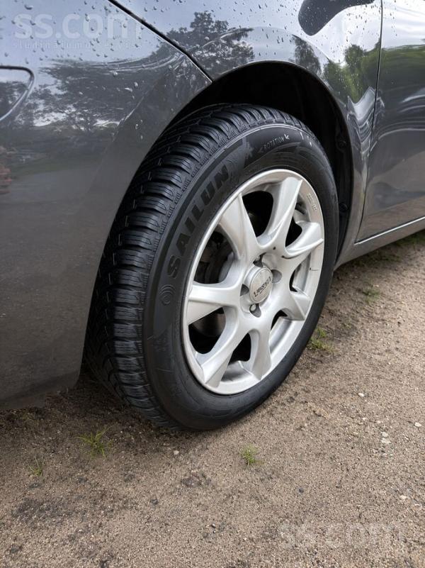 Grey Toyota Yaris 2009 in Riga, with an engine capacity of 1.30 L and mileage of 163 thousand km for 2350 €, photo 6 on AUTOMOTO.COM.LV