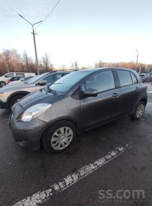 Pelēks Toyota Yaris 2009 Rīga, ar dzinēja tilpumu 1.30 L un nobraukumu 136 tūkst. km par 2600 €, foto 3 vietnē AUTOMOTO.COM.LV
