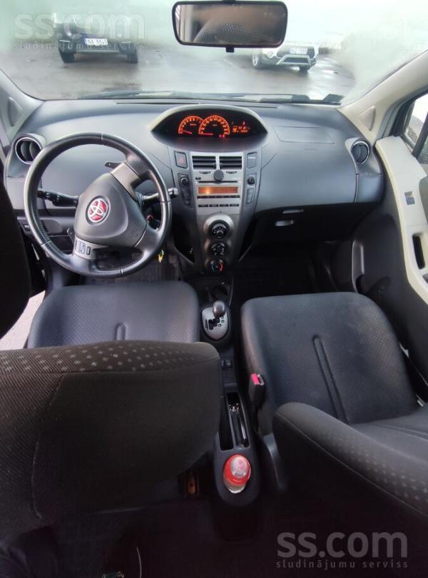 Grey Toyota Yaris 2009 in Riga, with an engine capacity of 1.30 L and mileage of 136 thousand km for 2600 €, photo 3 on AUTOMOTO.COM.LV