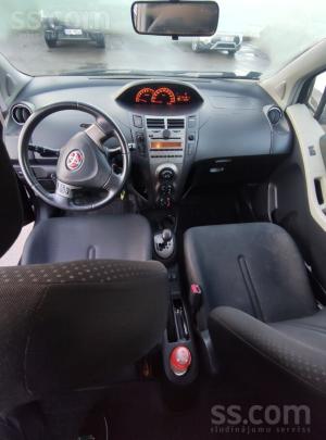 Pelēks Toyota Yaris 2009 Rīga, ar dzinēja tilpumu 1.30 L un nobraukumu 136 tūkst. km par 2600 €, foto 4 vietnē AUTOMOTO.COM.LV
