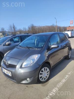 Pelēks Toyota Yaris 2009 Rīga, ar dzinēja tilpumu 1.30 L un nobraukumu 136 tūkst. km par 2600 €, foto 5 vietnē AUTOMOTO.COM.LV