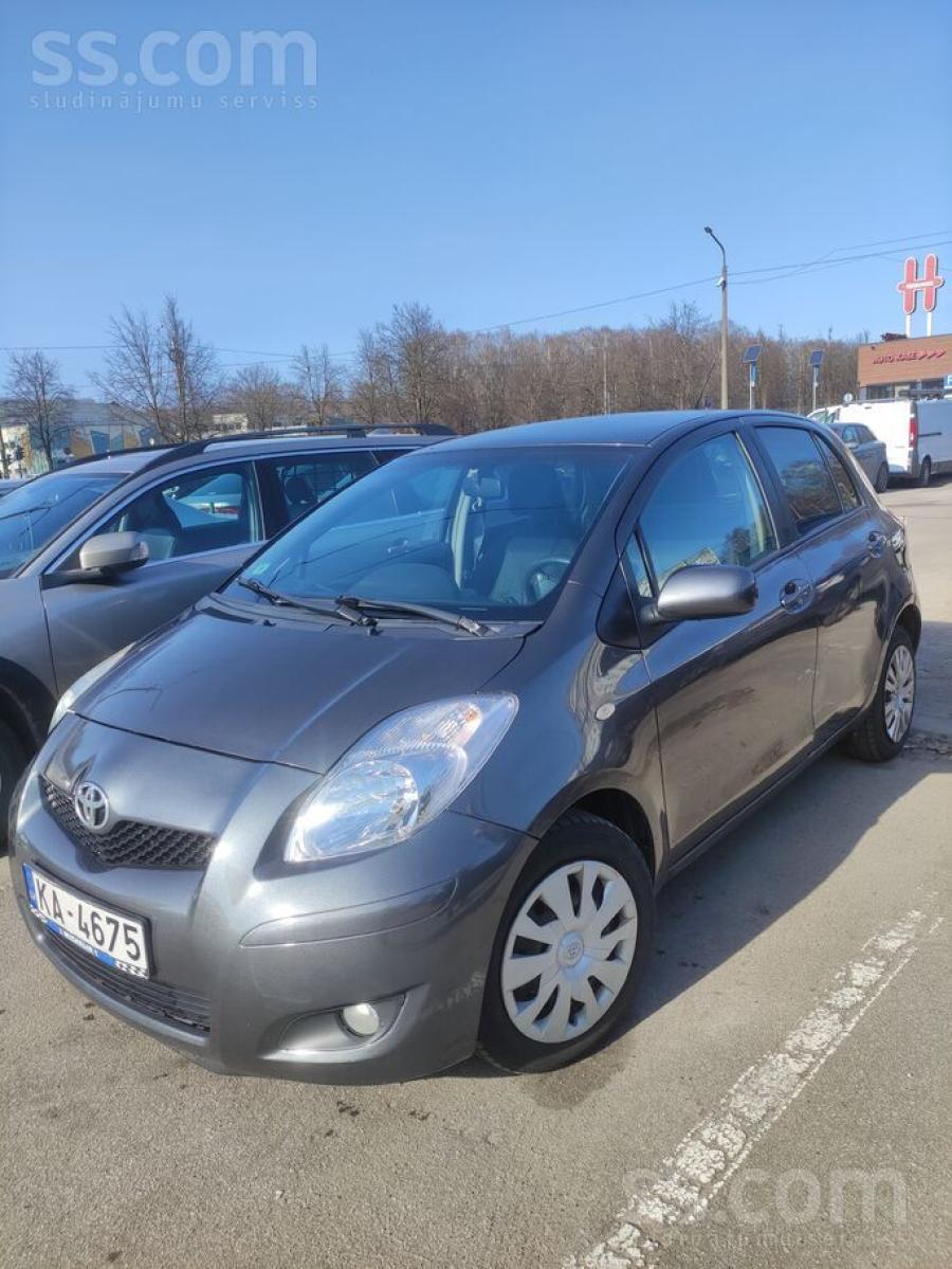 Pelēks Toyota Yaris 2009 Rīga, ar dzinēja tilpumu 1.30 L un nobraukumu 136 tūkst. km par 2600 €, foto 5 vietnē AUTOMOTO.COM.LV