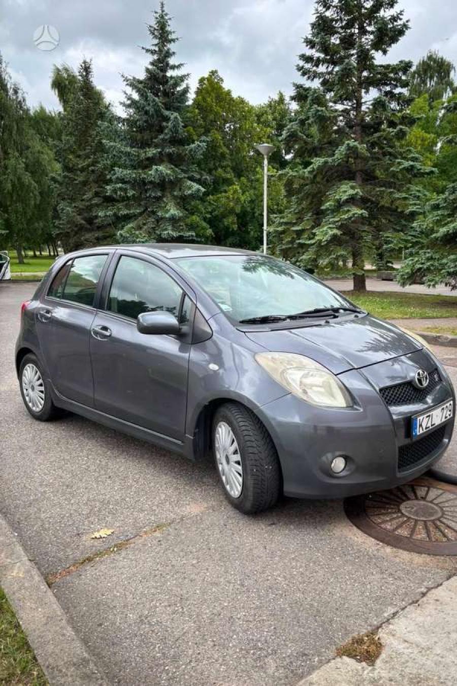 Серый Тойота Ярис 2009 в Клайпеда, объемом двигателя 1.80 л и пробегом 210 тыс. км за 2800 €, фото 1 на AUTOMOTO.COM.LV