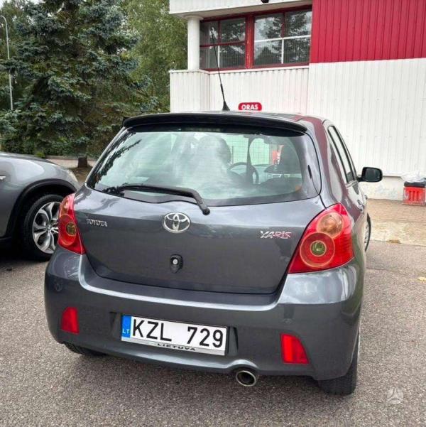 Grey Toyota Yaris 2009 in Klaipeda, with an engine capacity of 1.80 L and mileage of 210 thousand km for 2800 €, photo 2 on AUTOMOTO.COM.LV