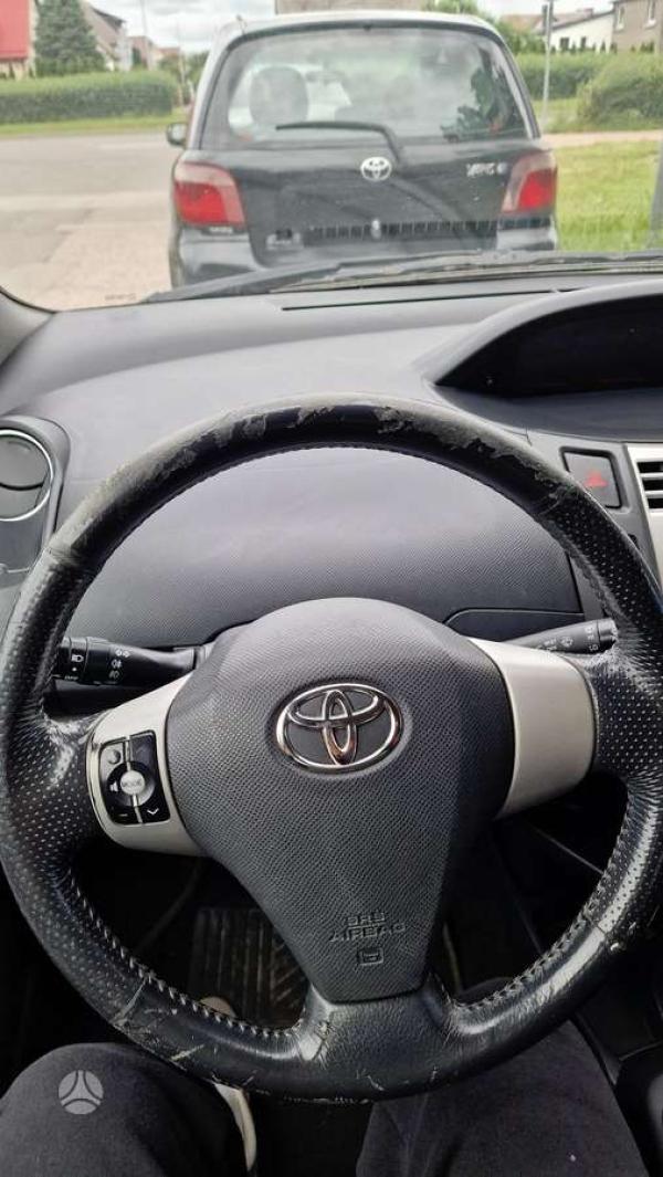 Grey Toyota Yaris 2009 in Klaipeda, with an engine capacity of 1.80 L and mileage of 210 thousand km for 2800 €, photo 8 on AUTOMOTO.COM.LV