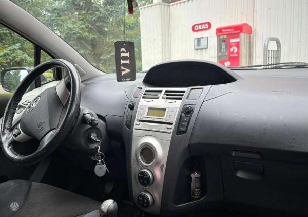 Grey Toyota Yaris 2009 in Klaipeda, with an engine capacity of 1.80 L and mileage of 210 thousand km for 2800 €, photo 9 on AUTOMOTO.COM.LV