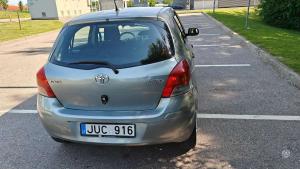 Pelēks Toyota Yaris 2009 Viļņa, ar dzinēja tilpumu 1.33 L un nobraukumu 130 tūkst. km par 1250 €, foto  vietnē AUTOMOTO.COM.LV