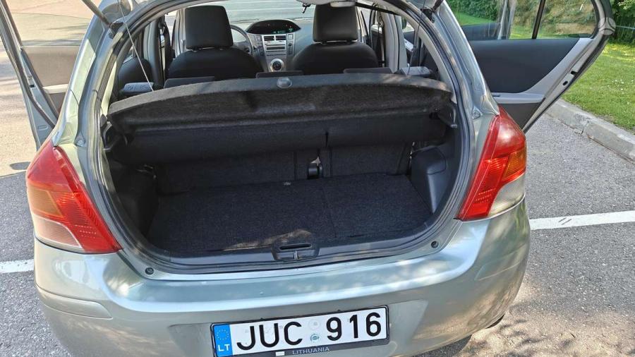 Pelēks Toyota Yaris 2009 Viļņa, ar dzinēja tilpumu 1.33 L un nobraukumu 130 tūkst. km par 1250 €, foto 9 vietnē AUTOMOTO.COM.LV