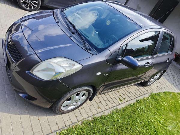 Grey Toyota Yaris 2009 in Vilnius, with an engine capacity of 1.36 L and mileage of 268 thousand km for 1250 €, photo 2 on AUTOMOTO.COM.LV