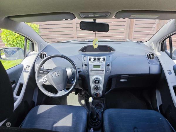 Grey Toyota Yaris 2009 in Vilnius, with an engine capacity of 1.36 L and mileage of 268 thousand km for 1250 €, photo 6 on AUTOMOTO.COM.LV