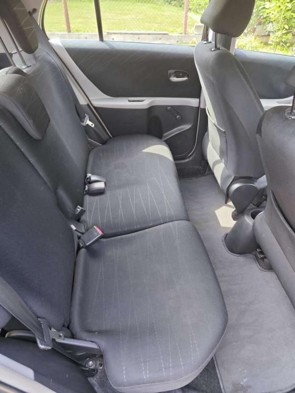 Grey Toyota Yaris 2009 in Vilnius, with an engine capacity of 1.36 L and mileage of 268 thousand km for 1250 €, photo 7 on AUTOMOTO.COM.LV