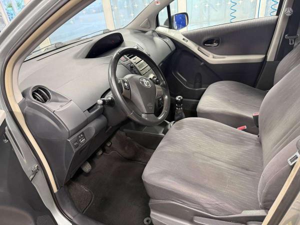 Grey Toyota Yaris 2009 in Vilnius, with an engine capacity of 1.36 L and mileage of 230 thousand km for 1299 €, photo 6 on AUTOMOTO.COM.LV