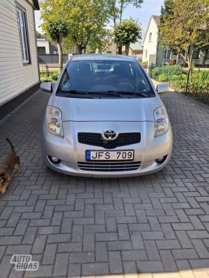 Pelēks Toyota Yaris 2009 Mažeikiai, ar dzinēja tilpumu 1.40 L un nobraukumu 321 tūkst. km par 1150 €, foto  vietnē AUTOMOTO.COM.LV