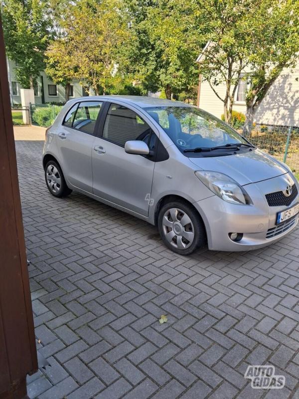 Pelēks Toyota Yaris 2009 Mažeikiai, ar dzinēja tilpumu 1.40 L un nobraukumu 321 tūkst. km par 1150 €, foto 2 vietnē AUTOMOTO.COM.LV