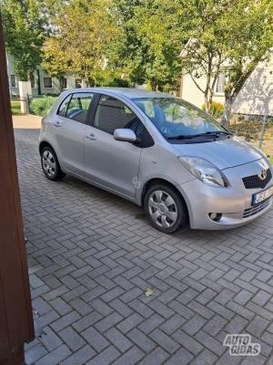 Pelēks Toyota Yaris 2009 Mažeikiai, ar dzinēja tilpumu 1.40 L un nobraukumu 321 tūkst. km par 1150 €, foto 3 vietnē AUTOMOTO.COM.LV