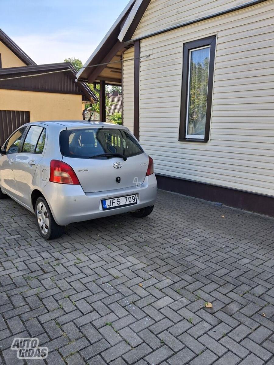 Pelēks Toyota Yaris 2009 Mažeikiai, ar dzinēja tilpumu 1.40 L un nobraukumu 321 tūkst. km par 1150 €, foto 5 vietnē AUTOMOTO.COM.LV