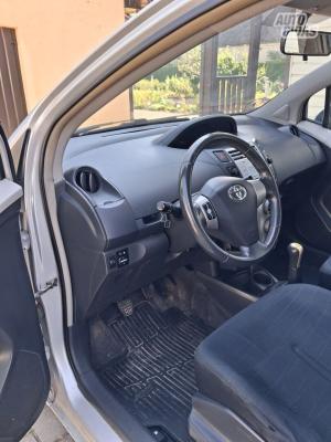 Pelēks Toyota Yaris 2009 Mažeikiai, ar dzinēja tilpumu 1.40 L un nobraukumu 321 tūkst. km par 1150 €, foto 6 vietnē AUTOMOTO.COM.LV