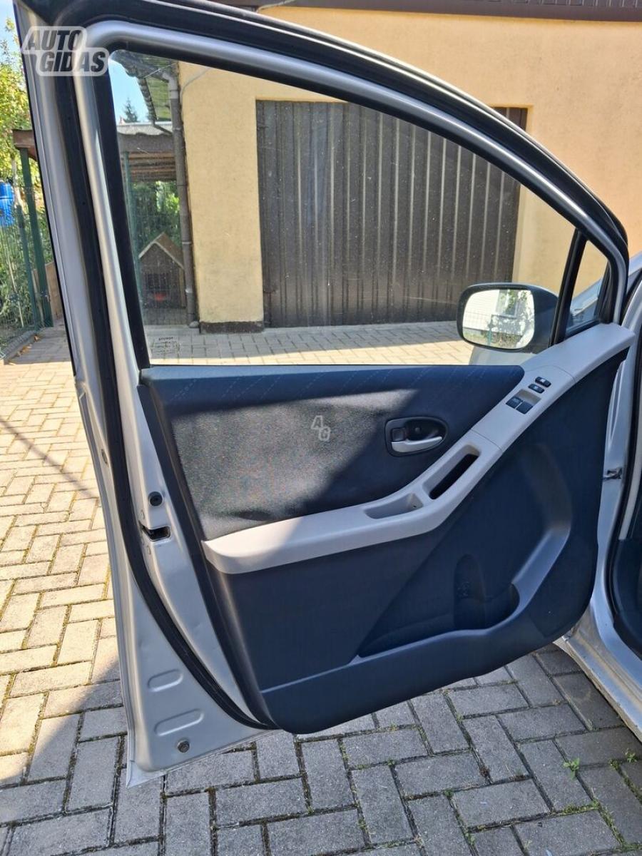 Pelēks Toyota Yaris 2009 Mažeikiai, ar dzinēja tilpumu 1.40 L un nobraukumu 321 tūkst. km par 1150 €, foto 7 vietnē AUTOMOTO.COM.LV