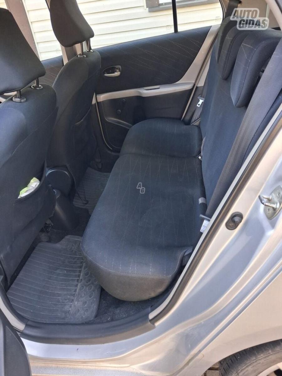 Pelēks Toyota Yaris 2009 Mažeikiai, ar dzinēja tilpumu 1.40 L un nobraukumu 321 tūkst. km par 1150 €, foto 8 vietnē AUTOMOTO.COM.LV