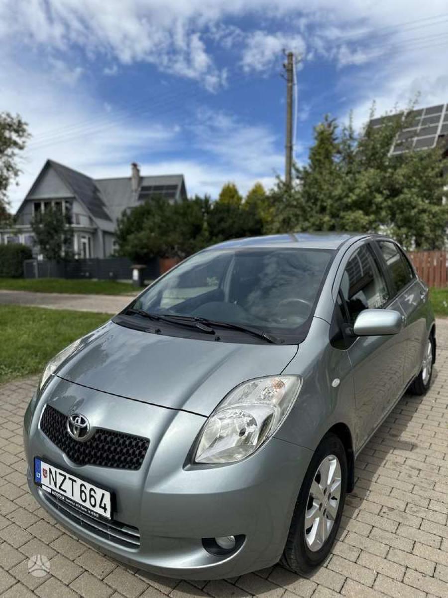 Pelēks Toyota Yaris 2009 Vievis, ar dzinēja tilpumu 1.30 L un nobraukumu 67 tūkst. km par 3500 €, foto 3 vietnē AUTOMOTO.COM.LV