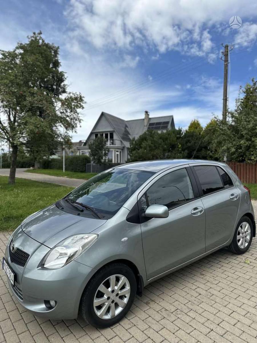 Pelēks Toyota Yaris 2009 Vievis, ar dzinēja tilpumu 1.30 L un nobraukumu 67 tūkst. km par 3500 €, foto 4 vietnē AUTOMOTO.COM.LV