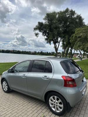 Pelēks Toyota Yaris 2009 Vievis, ar dzinēja tilpumu 1.30 L un nobraukumu 67 tūkst. km par 3500 €, foto 5 vietnē AUTOMOTO.COM.LV