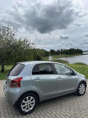 Pelēks Toyota Yaris 2009 Vievis, ar dzinēja tilpumu 1.30 L un nobraukumu 67 tūkst. km par 3500 €, foto 8 vietnē AUTOMOTO.COM.LV