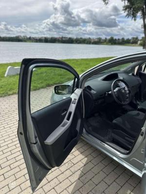 Pelēks Toyota Yaris 2009 Vievis, ar dzinēja tilpumu 1.30 L un nobraukumu 67 tūkst. km par 3500 €, foto 12 vietnē AUTOMOTO.COM.LV