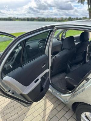 Pelēks Toyota Yaris 2009 Vievis, ar dzinēja tilpumu 1.30 L un nobraukumu 67 tūkst. km par 3500 €, foto 14 vietnē AUTOMOTO.COM.LV