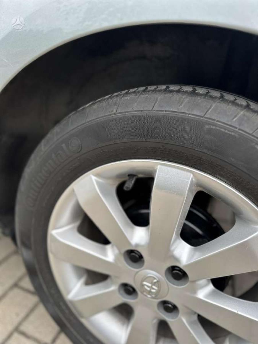 Pelēks Toyota Yaris 2009 Vievis, ar dzinēja tilpumu 1.30 L un nobraukumu 67 tūkst. km par 3500 €, foto 15 vietnē AUTOMOTO.COM.LV