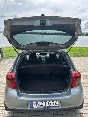 Pelēks Toyota Yaris 2009 Vievis, ar dzinēja tilpumu 1.30 L un nobraukumu 67 tūkst. km par 3500 €, foto 19 vietnē AUTOMOTO.COM.LV