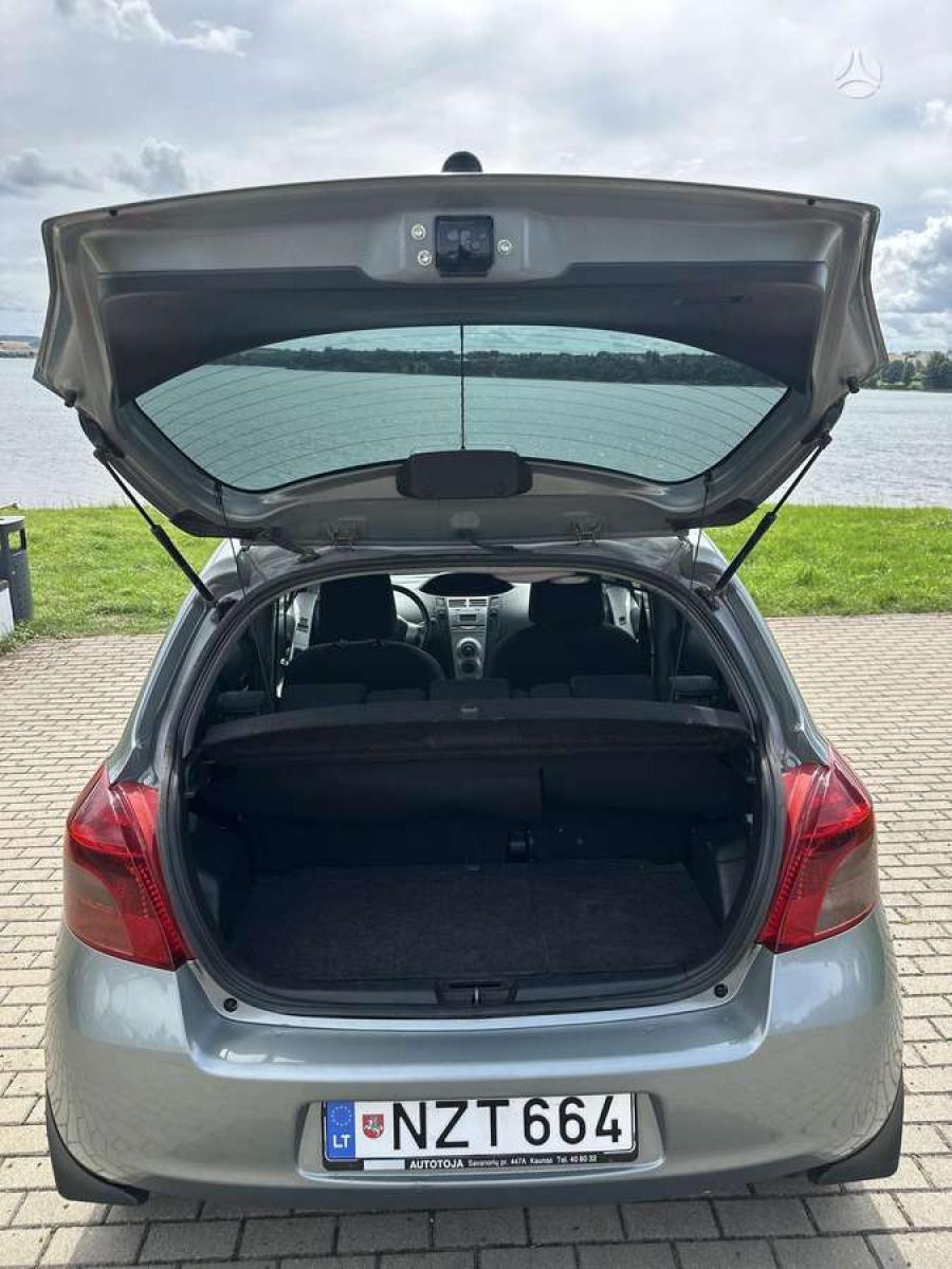 Pelēks Toyota Yaris 2009 Vievis, ar dzinēja tilpumu 1.30 L un nobraukumu 67 tūkst. km par 3500 €, foto 19 vietnē AUTOMOTO.COM.LV