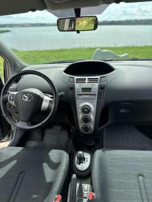 Pelēks Toyota Yaris 2009 Vievis, ar dzinēja tilpumu 1.30 L un nobraukumu 67 tūkst. km par 3500 €, foto 21 vietnē AUTOMOTO.COM.LV