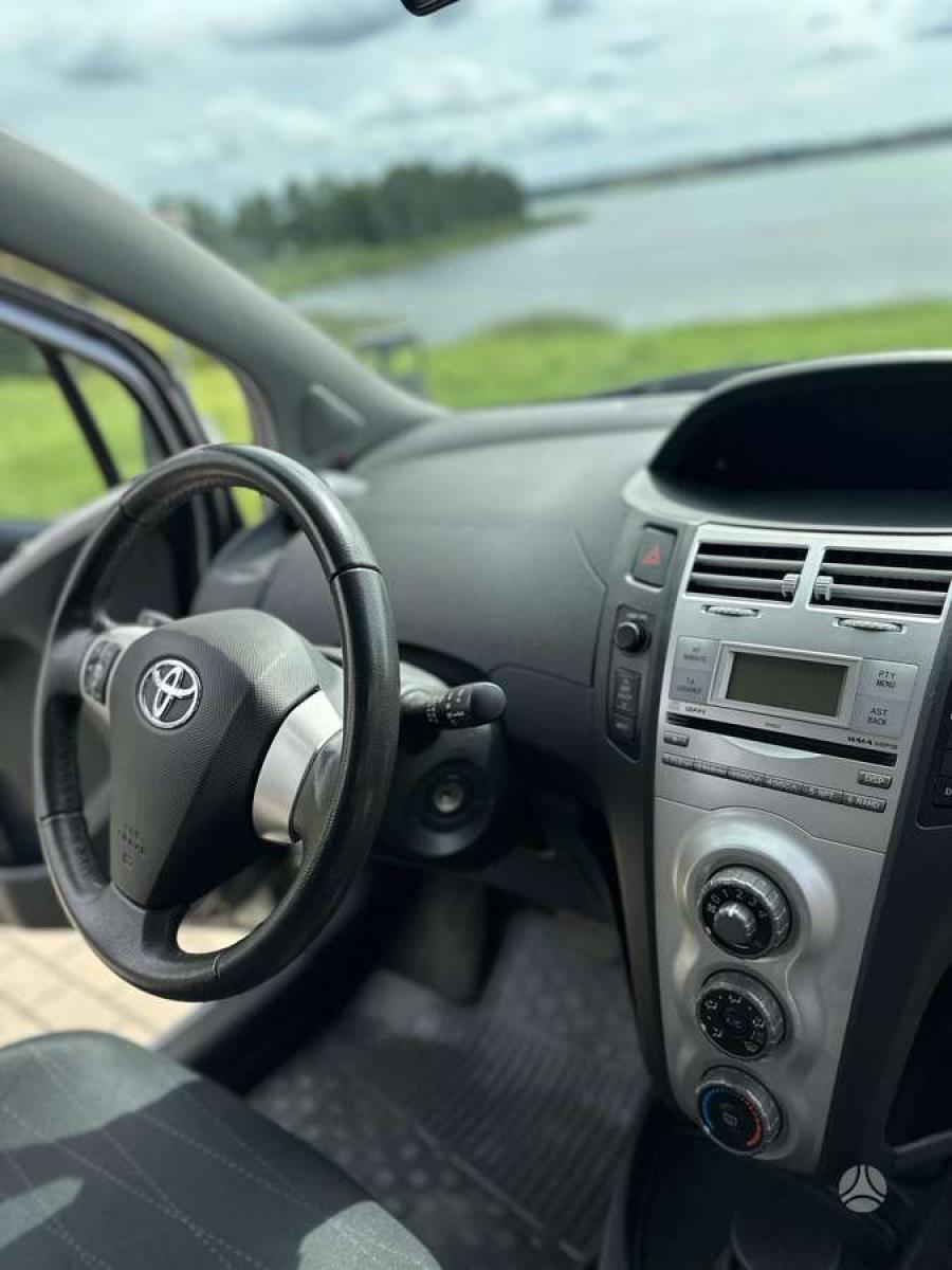 Pelēks Toyota Yaris 2009 Vievis, ar dzinēja tilpumu 1.30 L un nobraukumu 67 tūkst. km par 3500 €, foto 22 vietnē AUTOMOTO.COM.LV
