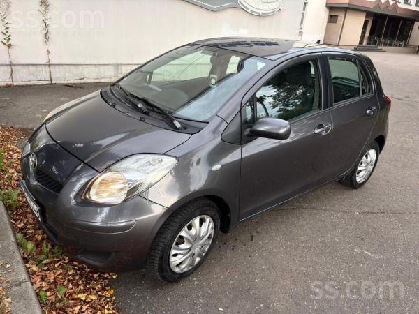 Grey Toyota Yaris 2009 in Daugavpils, with an engine capacity of 1.40 L and mileage of 219 thousand km for 1600 €, photo 1 on AUTOMOTO.COM.LV