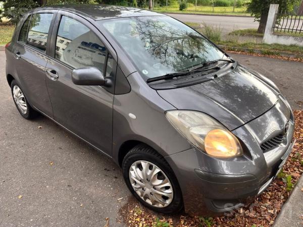 Grey Toyota Yaris 2009 in Daugavpils, with an engine capacity of 1.40 L and mileage of 219 thousand km for 1600 €, photo 5 on AUTOMOTO.COM.LV