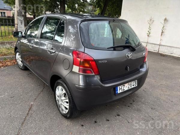 Grey Toyota Yaris 2009 in Daugavpils, with an engine capacity of 1.40 L and mileage of 219 thousand km for 1600 €, photo 8 on AUTOMOTO.COM.LV
