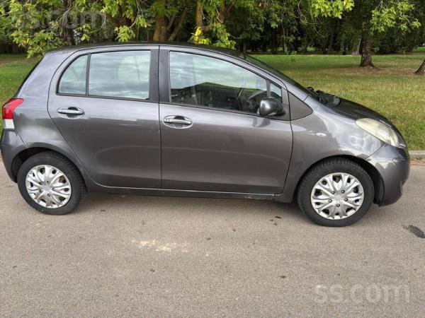 Grey Toyota Yaris 2009 in Daugavpils, with an engine capacity of 1.40 L and mileage of 219 thousand km for 1600 €, photo 10 on AUTOMOTO.COM.LV