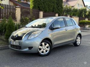 Pelēks Toyota Yaris 2009 Viļņa, ar dzinēja tilpumu 1.36 L un nobraukumu 230 tūkst. km par 2950 €, foto  vietnē AUTOMOTO.COM.LV