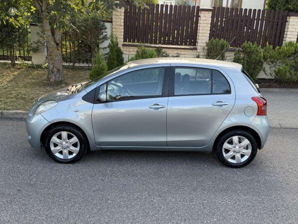Grey Toyota Yaris 2009 in Vilnius, with an engine capacity of 1.36 L and mileage of 230 thousand km for 2950 €, photo 5 on AUTOMOTO.COM.LV