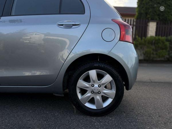 Grey Toyota Yaris 2009 in Vilnius, with an engine capacity of 1.36 L and mileage of 230 thousand km for 2950 €, photo 6 on AUTOMOTO.COM.LV