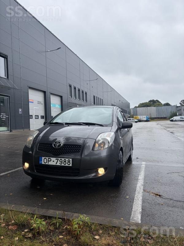 Grey Toyota Yaris 2009 in Riga, with an engine capacity of 1.40 L and mileage of 258 thousand km for 1800 €, photo 1 on AUTOMOTO.COM.LV
