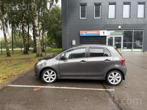 Pelēks Toyota Yaris 2009 Rīga, ar dzinēja tilpumu 1.40 L un nobraukumu 258 tūkst. km par 1800 €, foto 3 vietnē AUTOMOTO.COM.LV
