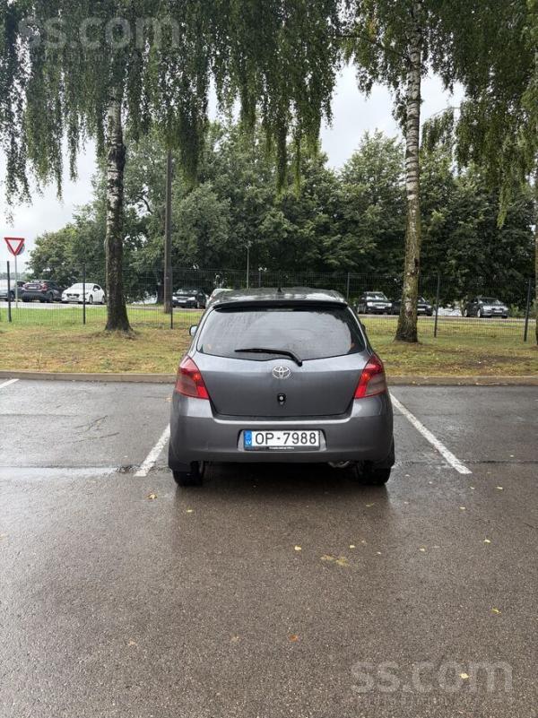 Grey Toyota Yaris 2009 in Riga, with an engine capacity of 1.40 L and mileage of 258 thousand km for 1800 €, photo 3 on AUTOMOTO.COM.LV
